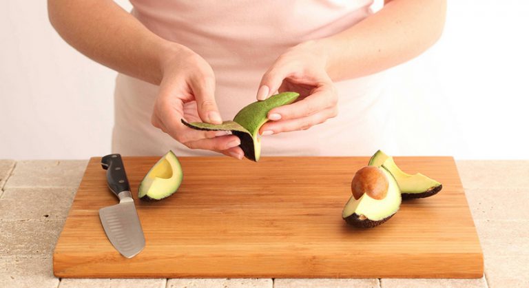 How to Peel an Avocado Easily - California Avocados